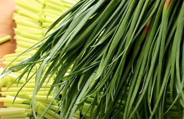 Garlic moss is so delicious. It is secretly made 5 catties at a time ...