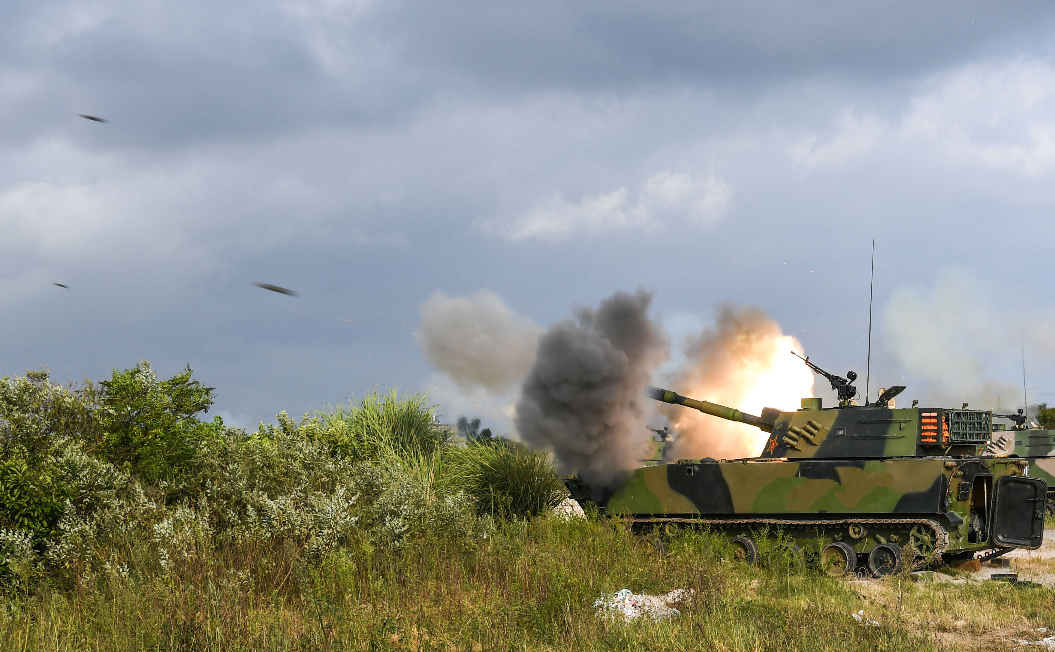 China's active army equipment - PLZ-07 122mm self-propelled howitzer ...