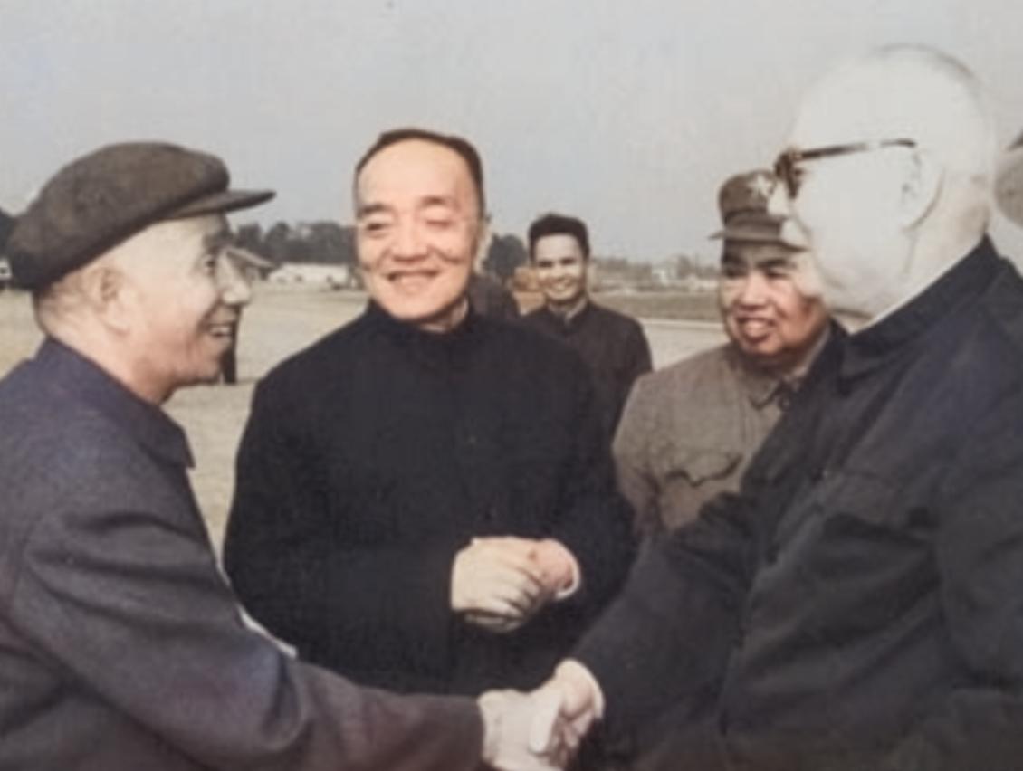 Classic old photos: special friendship between Su Yu and Xu Shiyou ...