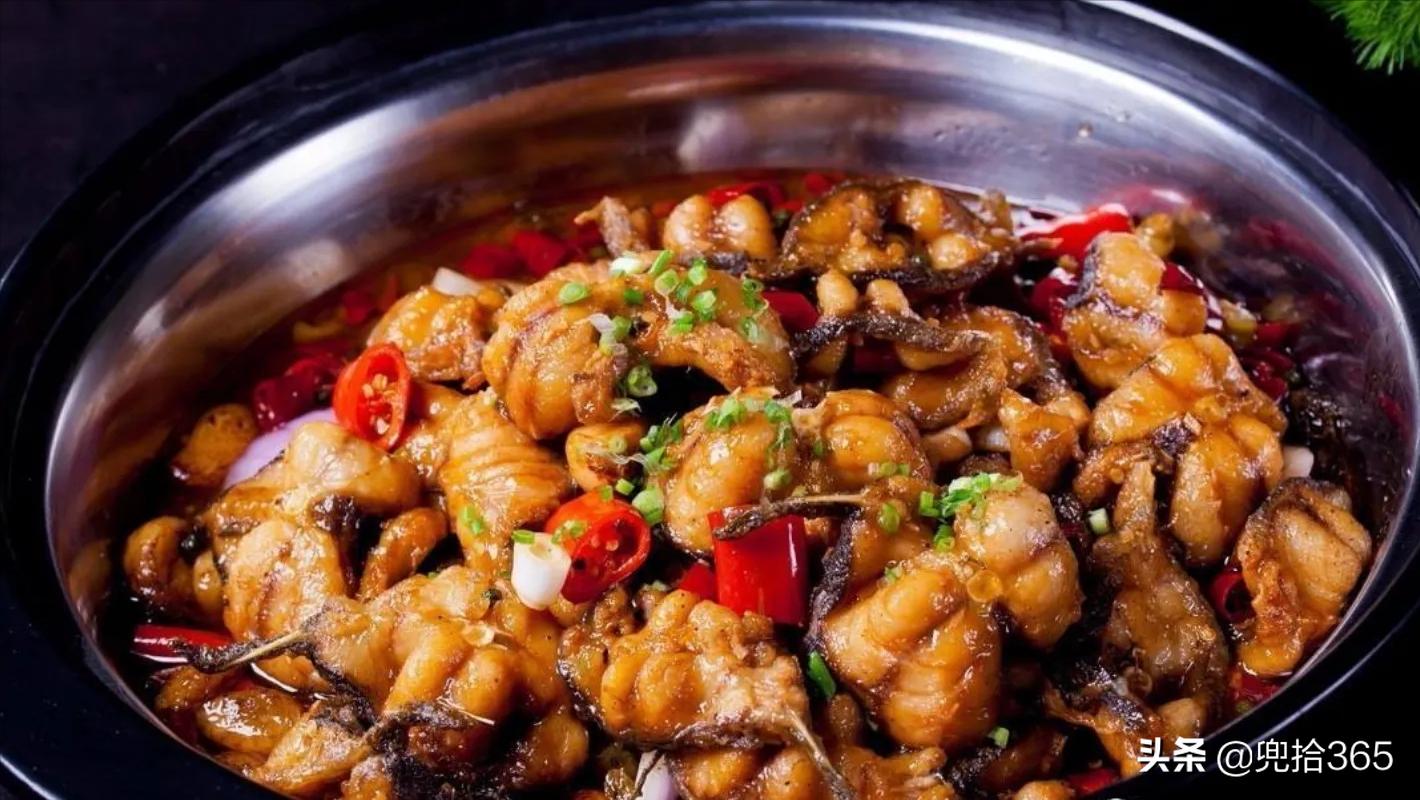 Jiangxi man catches "rice-level" giant catfish from wild fishing, with ...