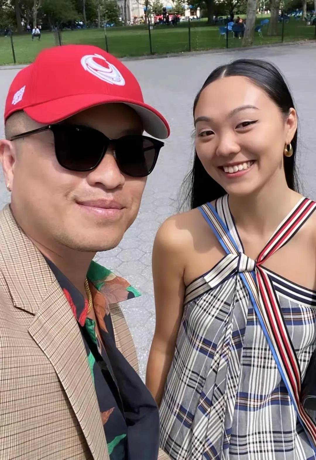 It's a pity that Jet Li's eldest daughter is growing up!The hair is ...