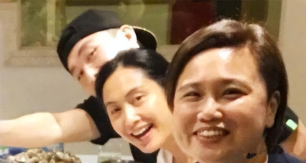 Cai Shaofen posted a lot of information about the party photos, Zhu Yin ...