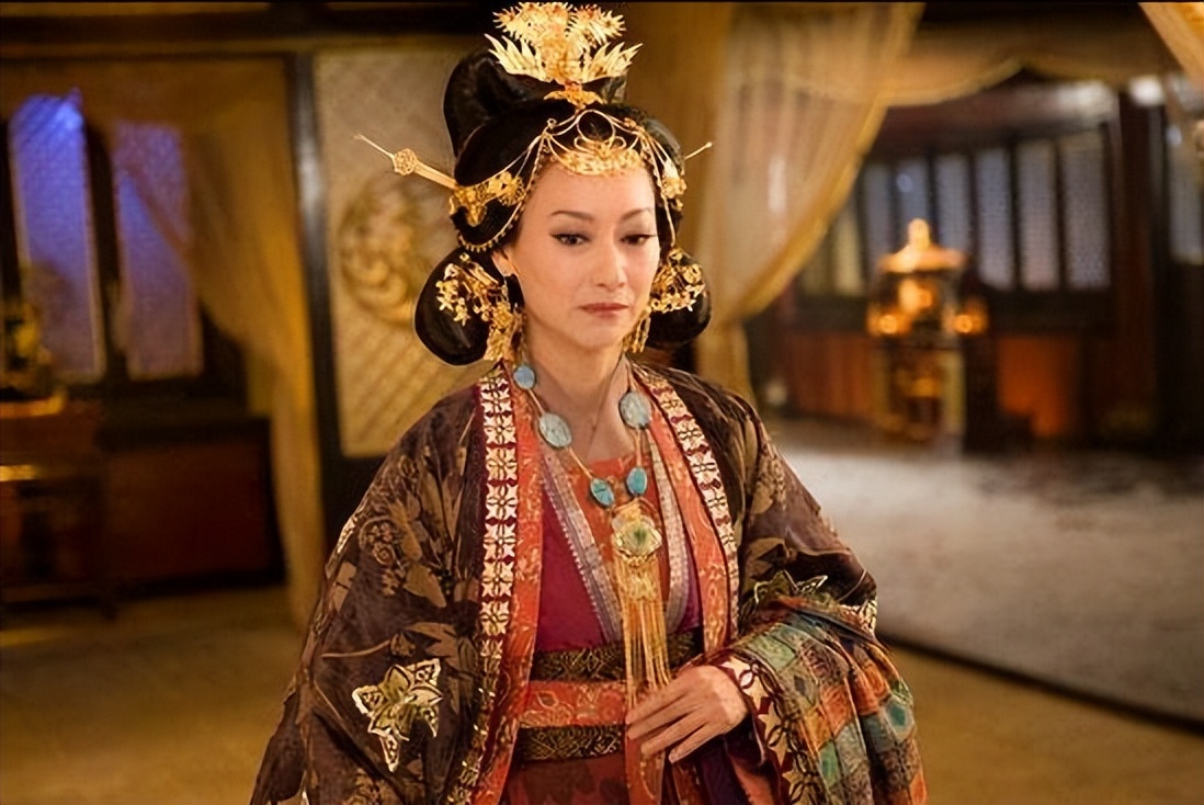From a beggar to a dancer, she played Wang Zhan with bad cards, and ...