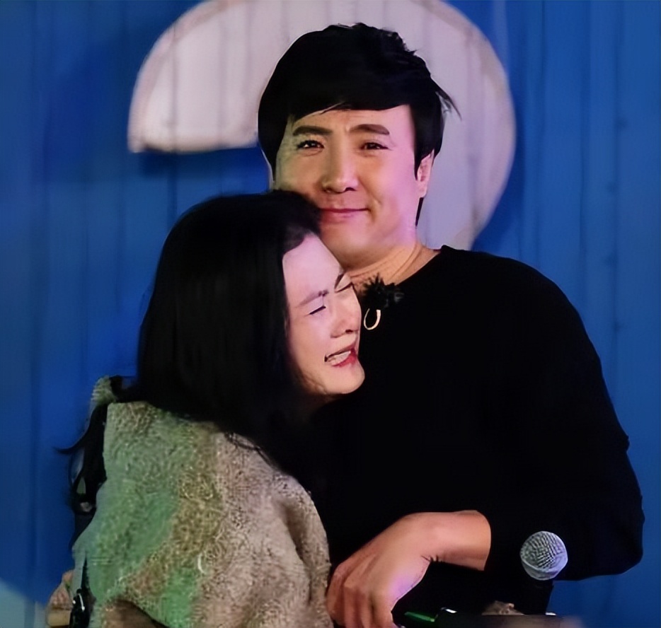 When Shen Teng proposed, Wang Qi cried so hard that she couldn't straighten up, her truth was ...