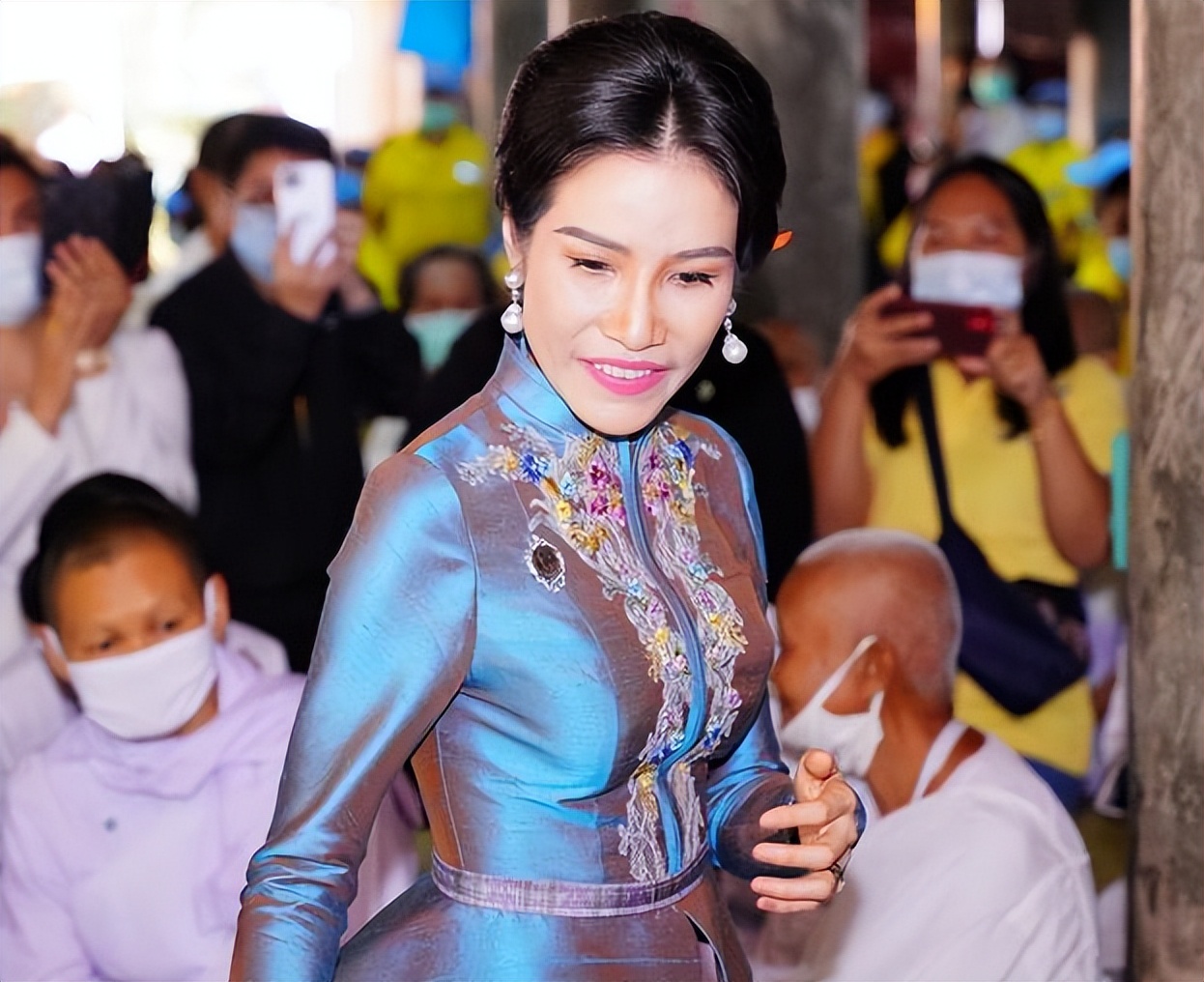 Sinina aired a group photo poster in a high-profile manner, showed King ...