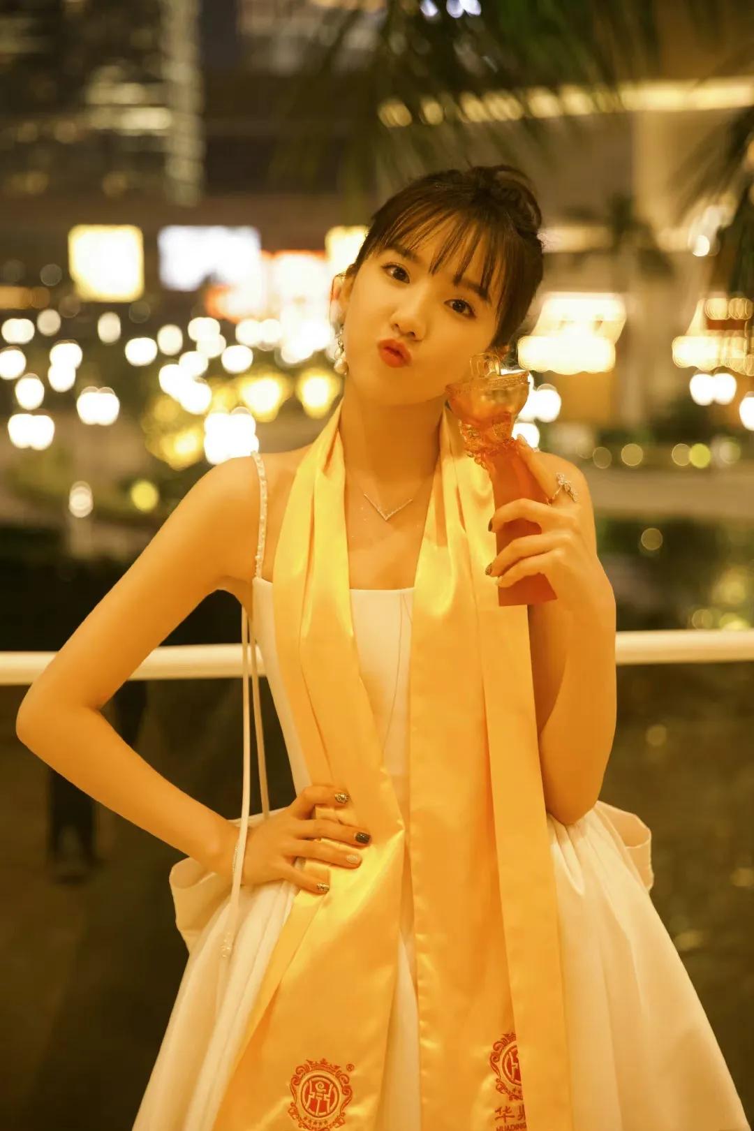 Su Xiaotong won the Huading Award for Best Actress in Ancient Costume ...