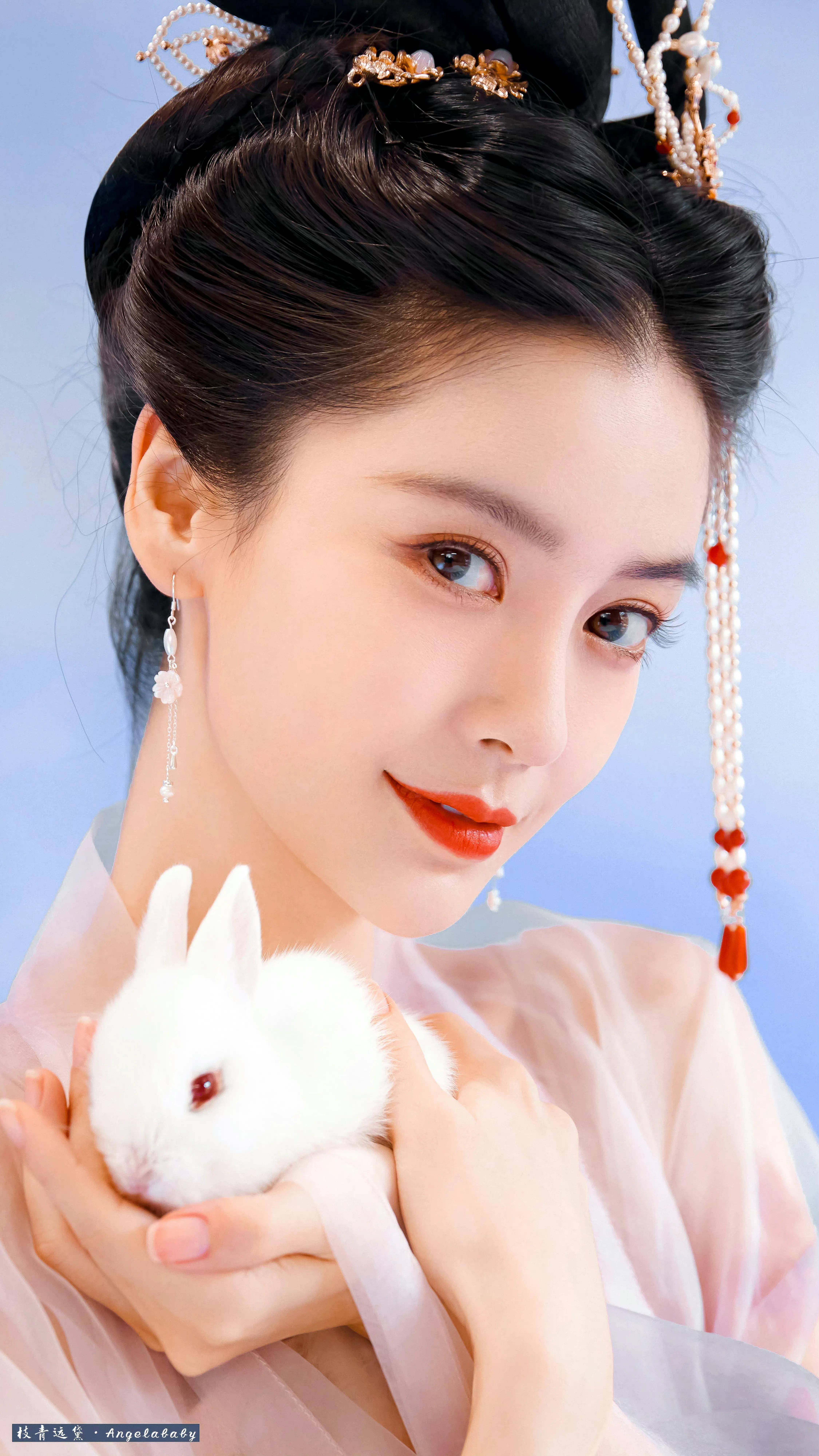 Angelababy Mid-Autumn Festival Chang'e Jade Rabbit Blockbuster - iNEWS