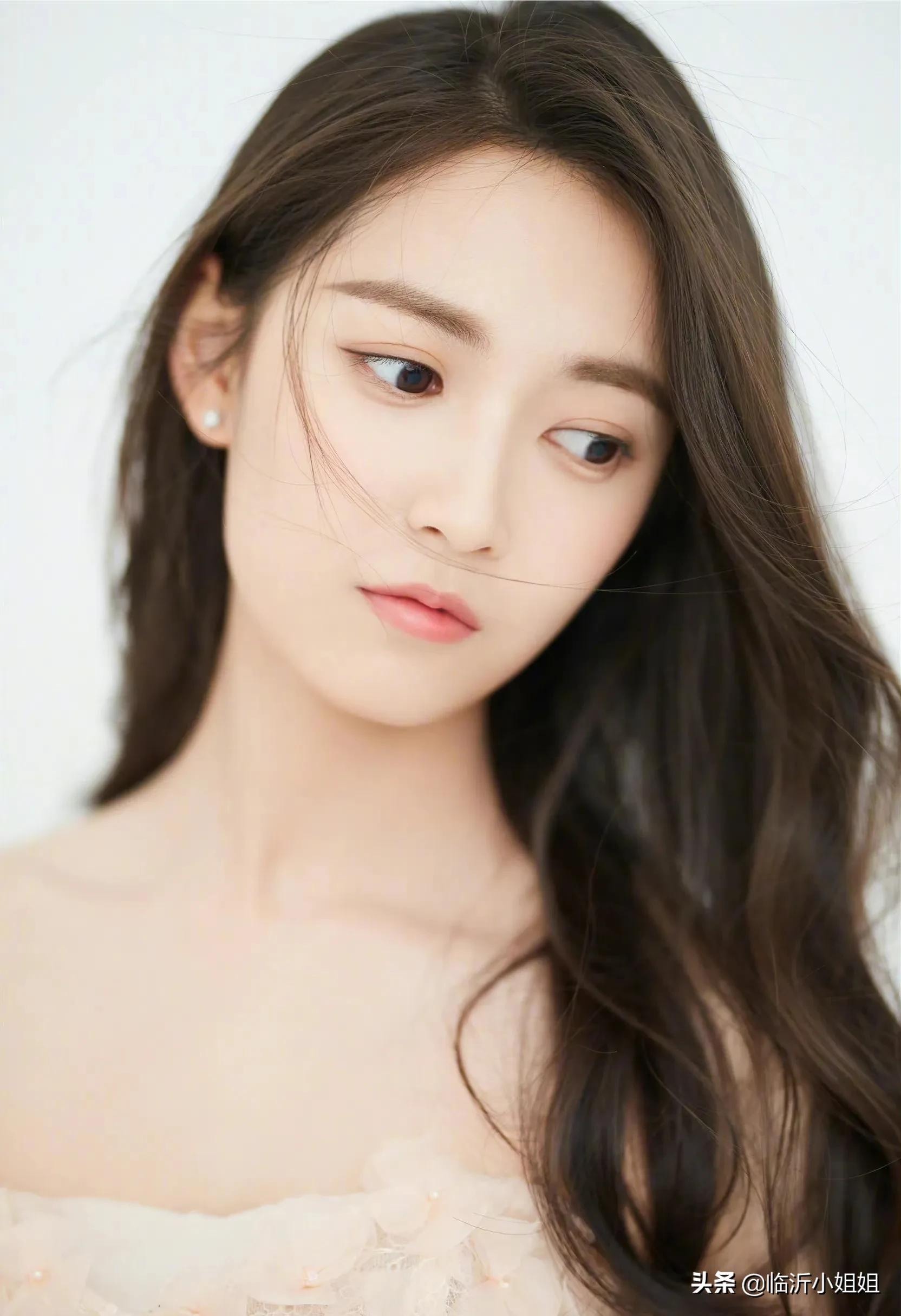 Chen Yuqi, a fresh beauty with a sassy and heroic appearance, beautiful ...