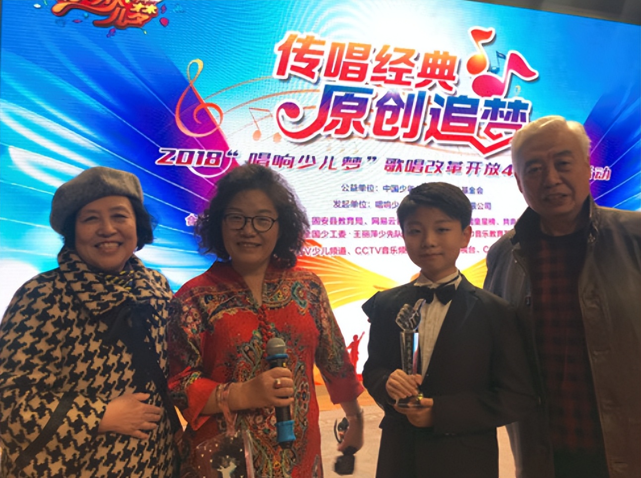 Crosstalk actor Zhou Wei's private life was exposed, he worshiped Jiang ...