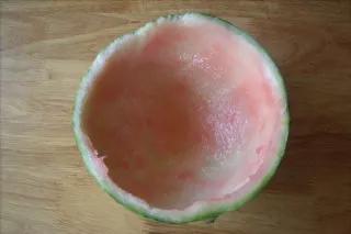 Unexpectedly, watermelon skin can also be eaten - iNEWS