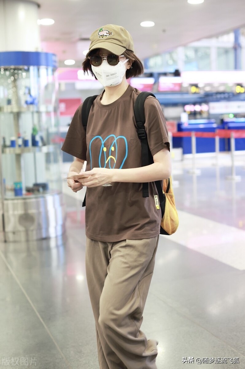 Jiao Junyan appeared at Beijing Airport in a low-key fashion in a ...