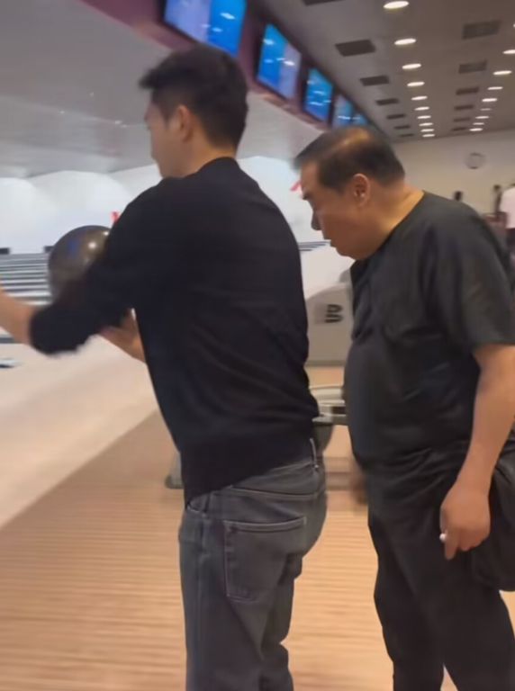 "Fat Cat" Zheng Zeshi made a rare appearance, taught Zhang Zhilin and ...