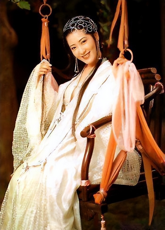 43-year-old Yang Simin appeared at the event, the most beautiful "Pan ...