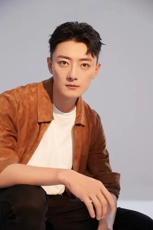 "Shaking his head, crooked" Gao Qisheng in Su Xiaoding's "The Knockout ...