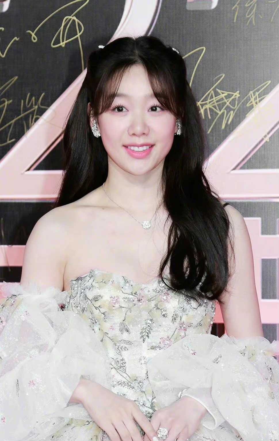 Xu Mengjie's plastic surgery failed?Attending the event, the face was stiff, and netizens said ...