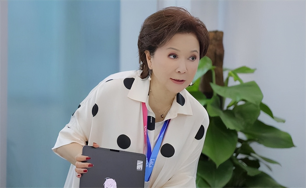 Cai Ming's son Ding Ding: 37 years old and still unmarried without children, Cai Ming's pride is ...