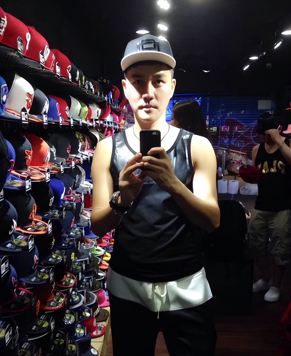 Gu Bin: Used to be the most handsome host around Dong Qing, but quit ...