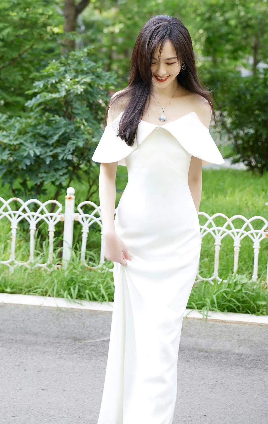 Jimei: "The Little Queen of Change" - Tang Yan - iMedia