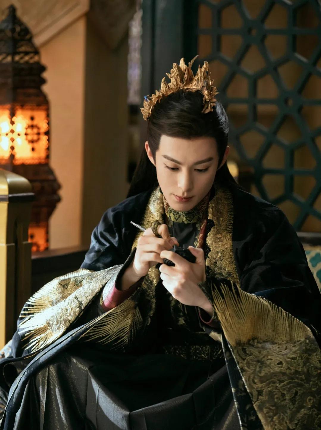 Wang Hedi was photographed when he returned to his home fried skewer ...