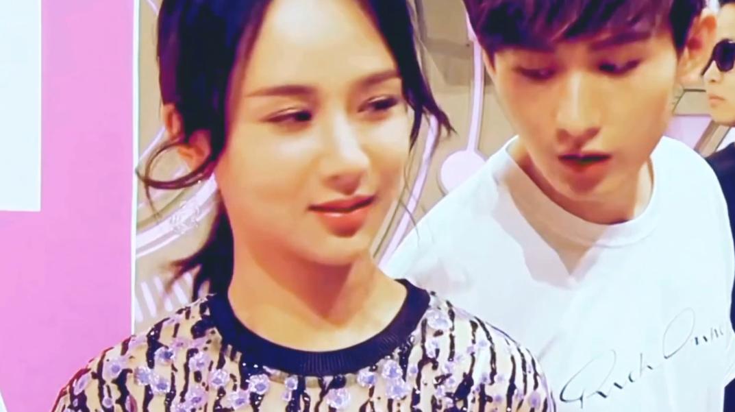 Yang Zicheng met backstage, pay attention to Cheng Yi's shy and ...