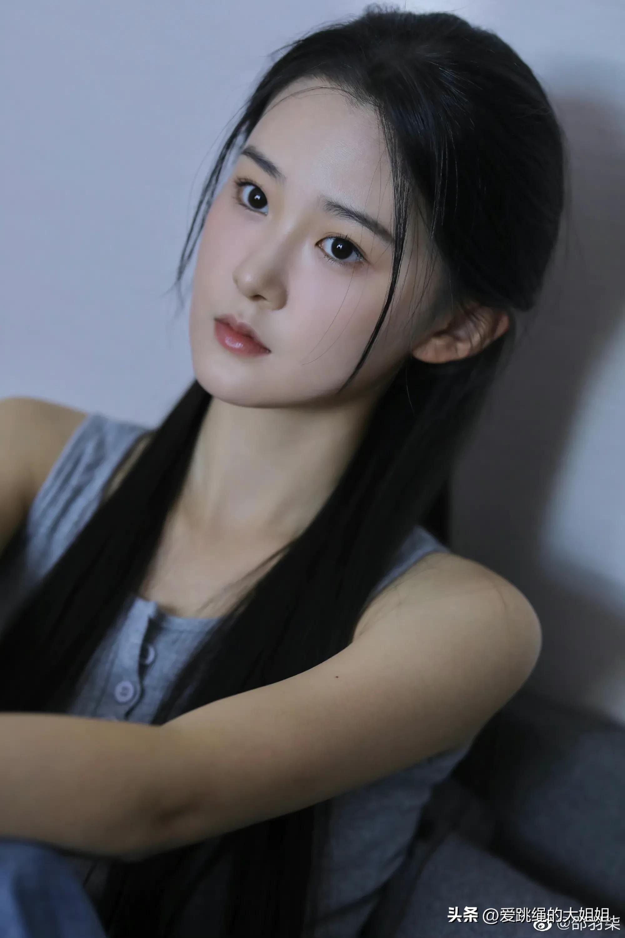 The most beautiful stewardess Li Yuheng, and the newcomer Shao Yuqi is ...