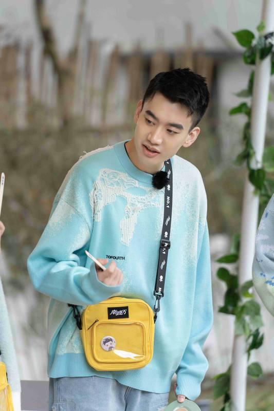 Founder of Xiaoguo Culture and some of its well-known artists - iMedia