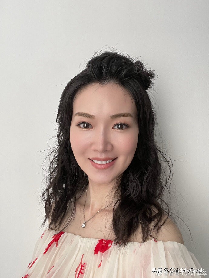 The 41-year-old Miss Hong Kong champion Ye Cuicui appeared old in the live broadcast, and her ...