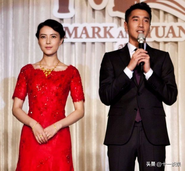 Gao Yuanyuan and Zhao Youting were photographed walking hand in hand ...