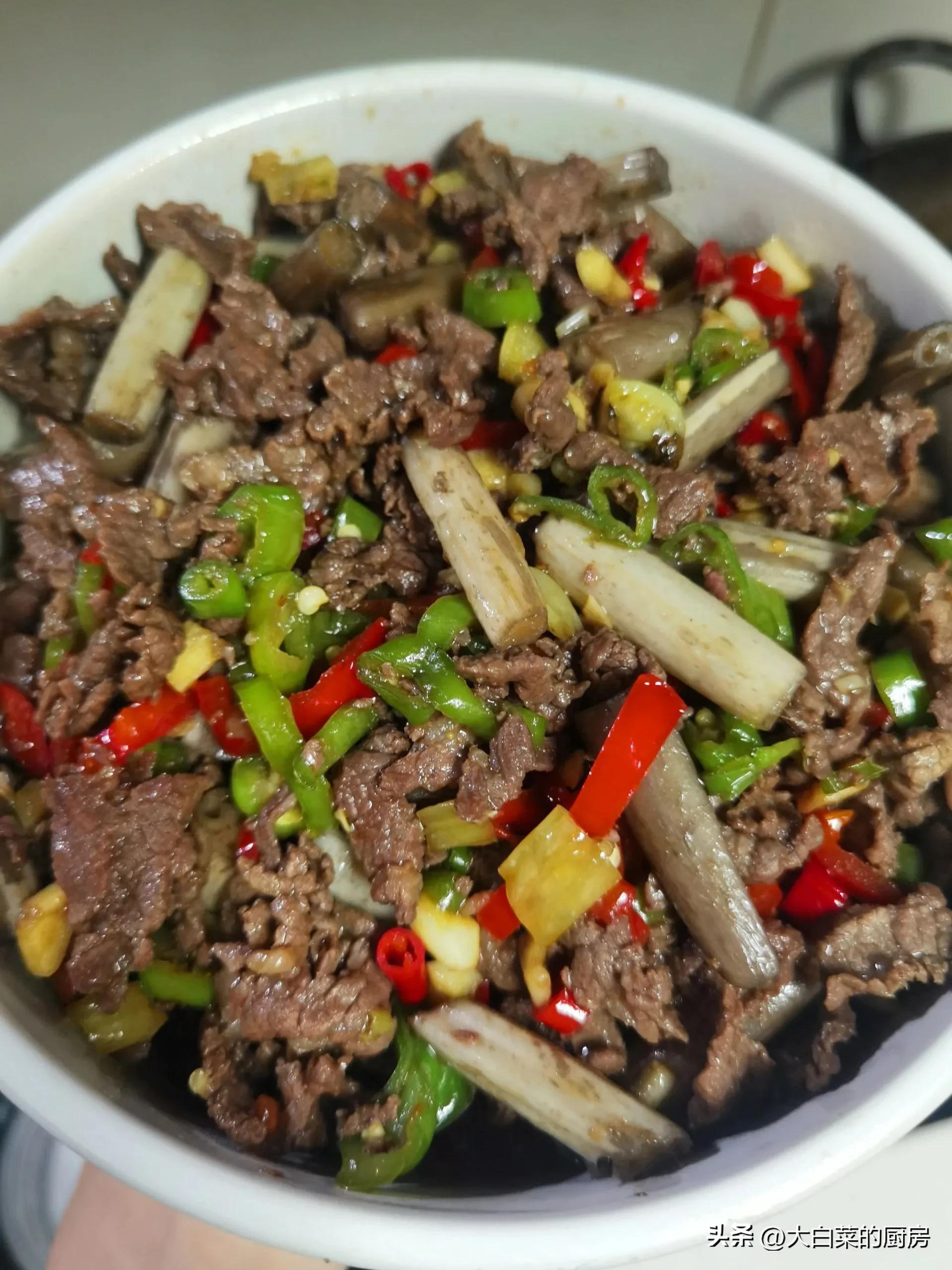 My best friend made me a stir-fried beef with lotus root, it is really ...