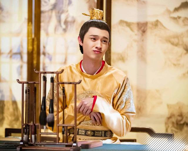 Qin Xiaoxian played the cute little emperor in "Washer Jianghu" and ...