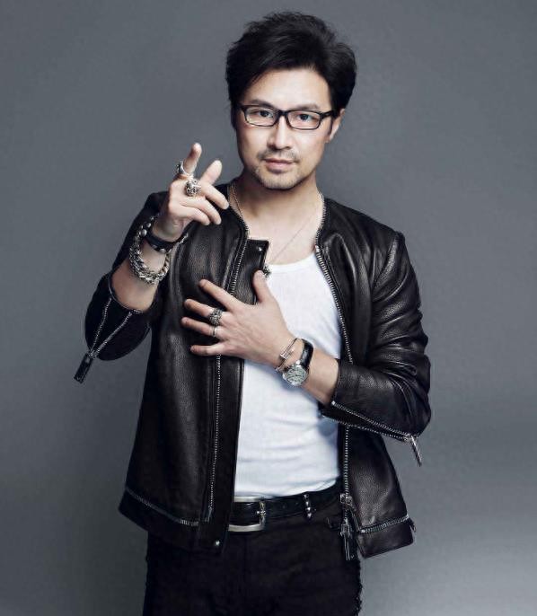 The legendary experience of "rock talent" Wang Feng: 52-year-old son ...