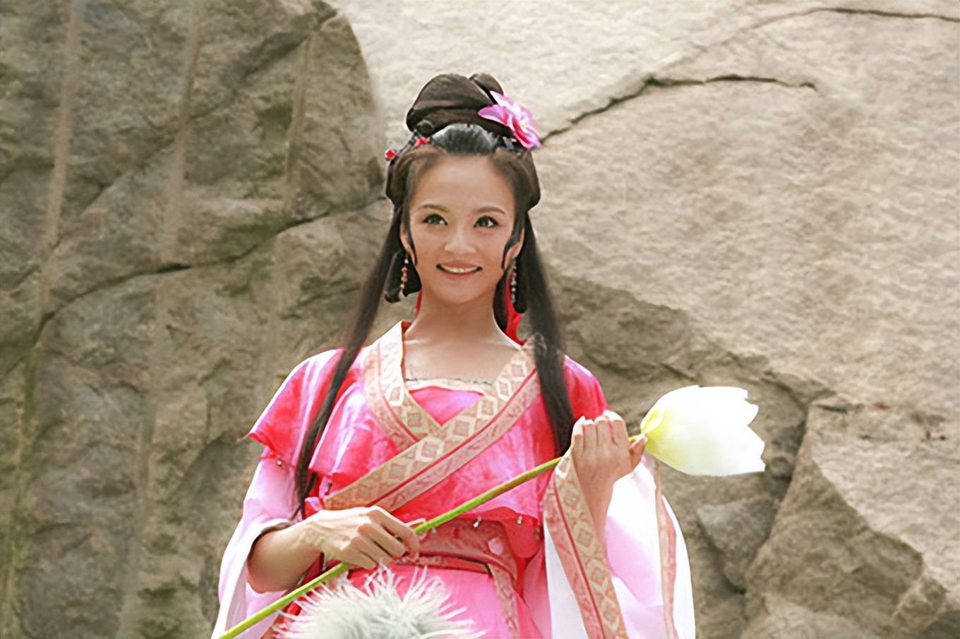 On the seventh day of March, He Xiangu's birthday, as the only woman ...