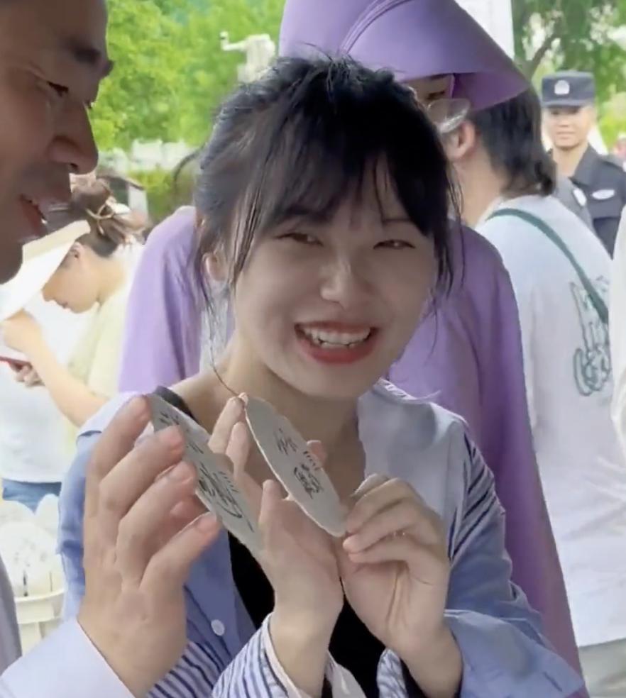 "Dig, dig" Mr. Huang exposed without makeup! The real age is ...