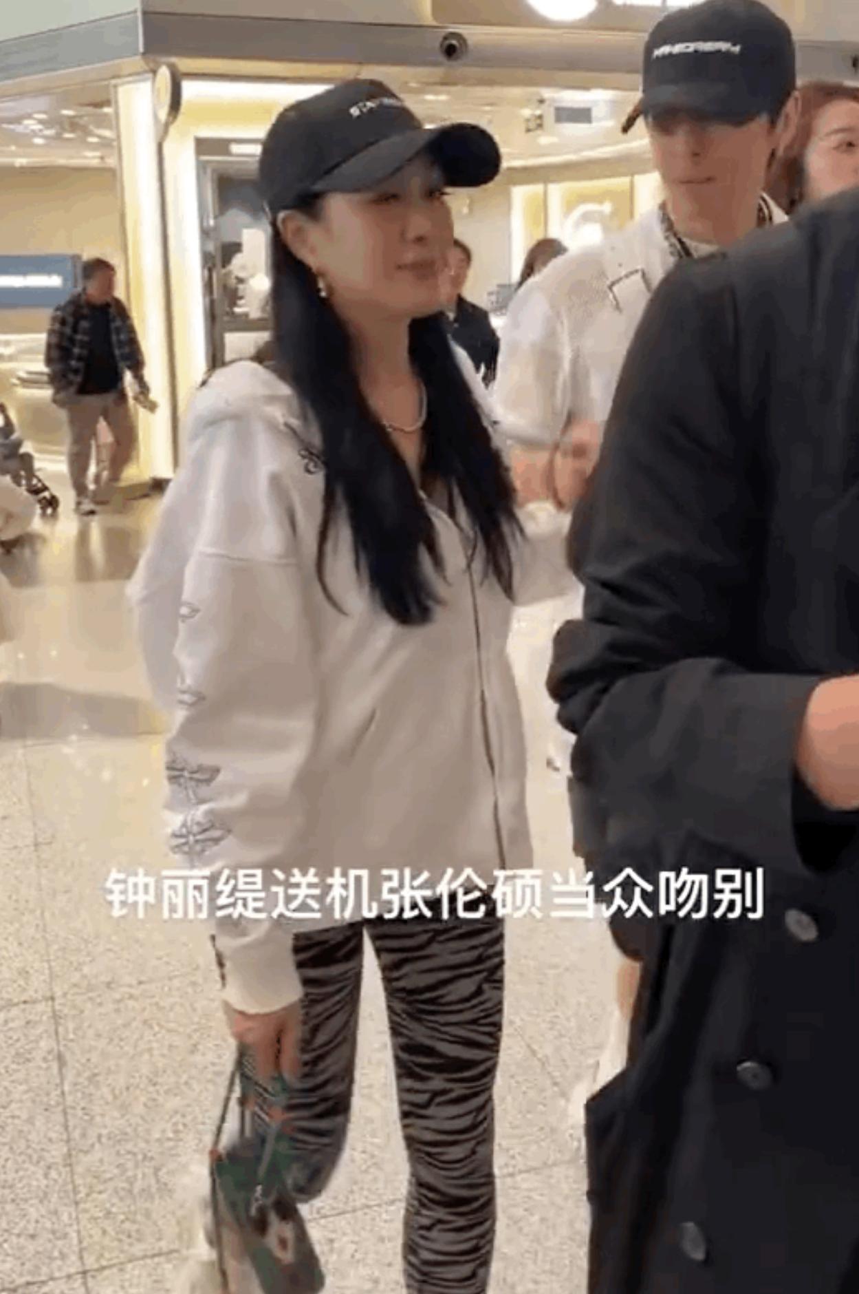 Sprinkle sugar like crazy! Christy Chung and Zhang Lunshuo kiss goodbye ...