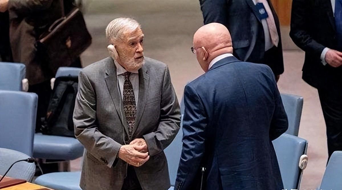 CIA officials take the lead in exposing the US government and calling ...