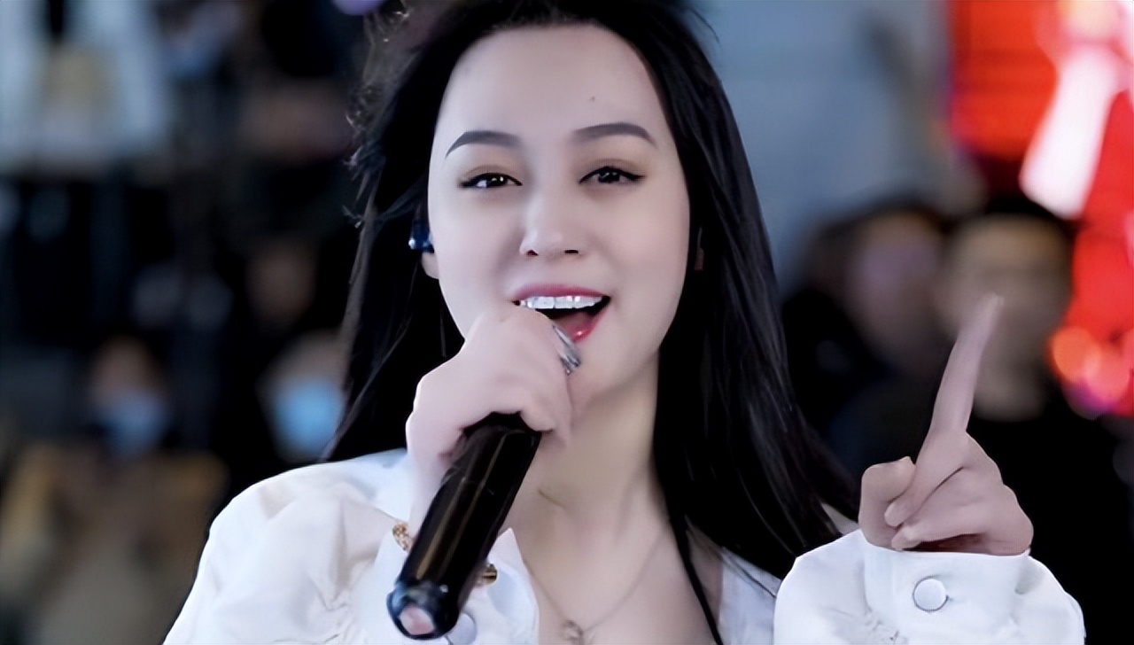 Tang Yi: The first sister of internet celebrity with more than 40 ...