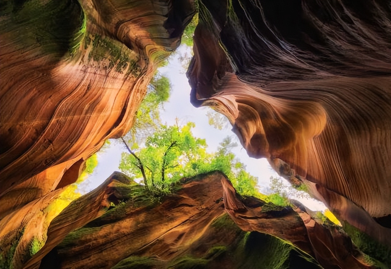 Yucha Grand Canyon, the spectacle of light and shadow Danxia, a ...