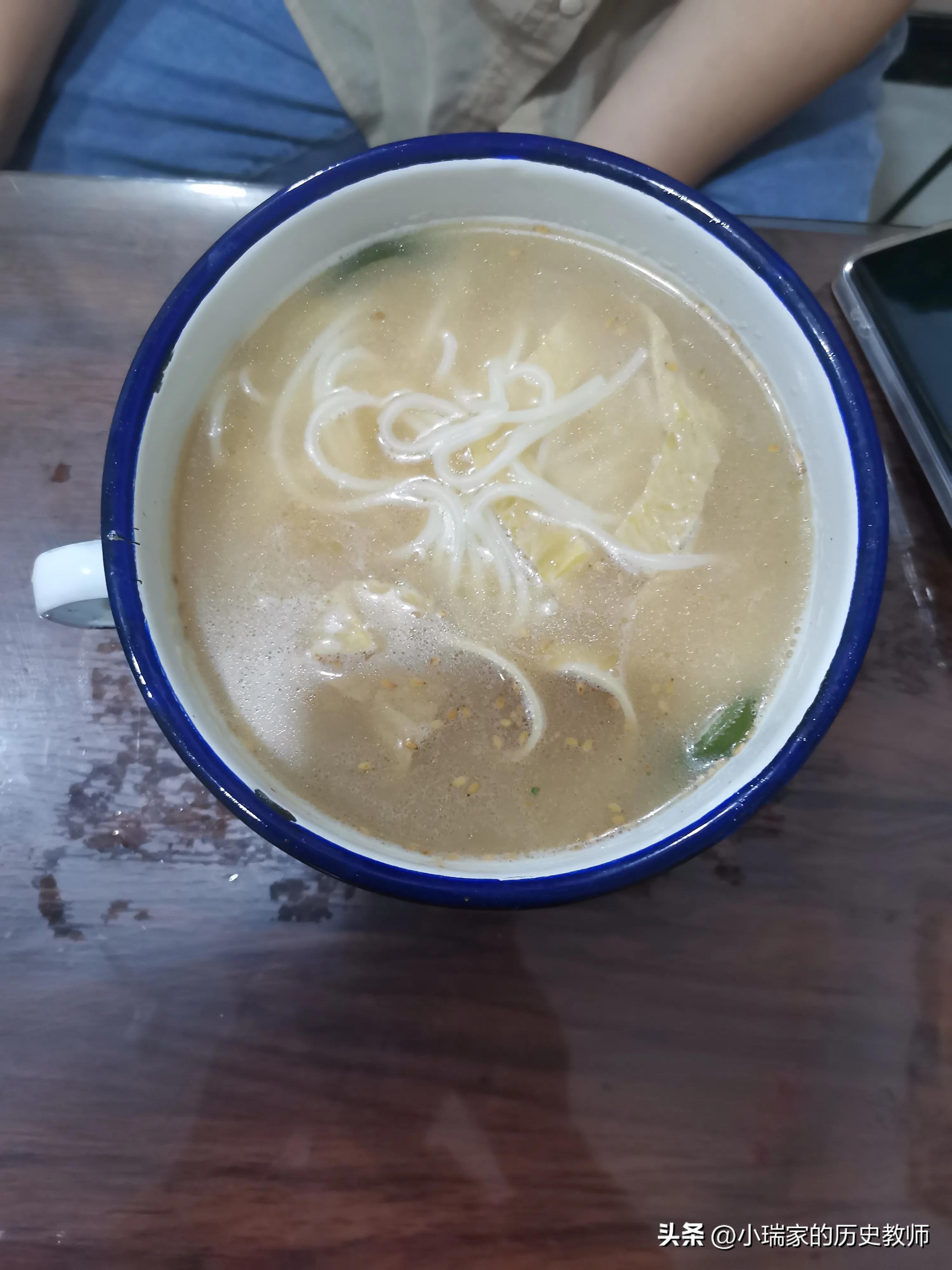 Xiao Rui's Suan Sui Nian - Family Love Hot and Sour Rice Noodles - iNEWS