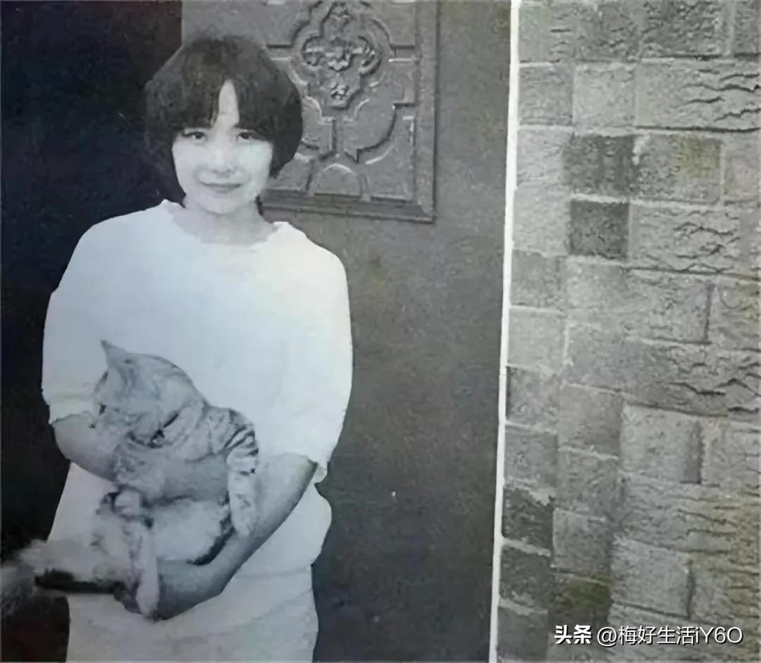 He raised his ax and slashed at his wife. He is the poet——Gu Cheng - iMedia