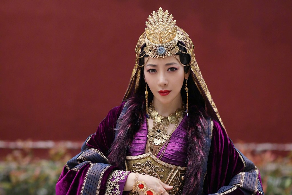 The same is playing "Golden Flower Granny", put Chen Zihan and Yan ...