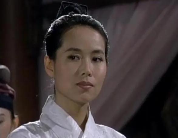 The first person on the screen to "disguise as a man" is Ye Tong, the ...