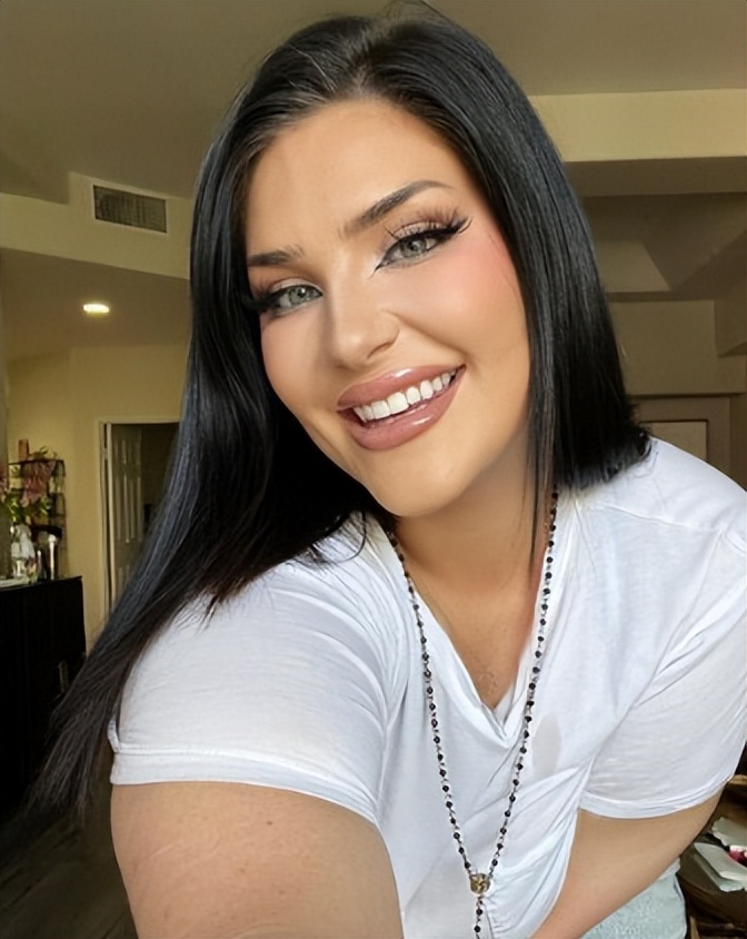 Super Body Plus Size Actress: Brooke Barrows - iNEWS