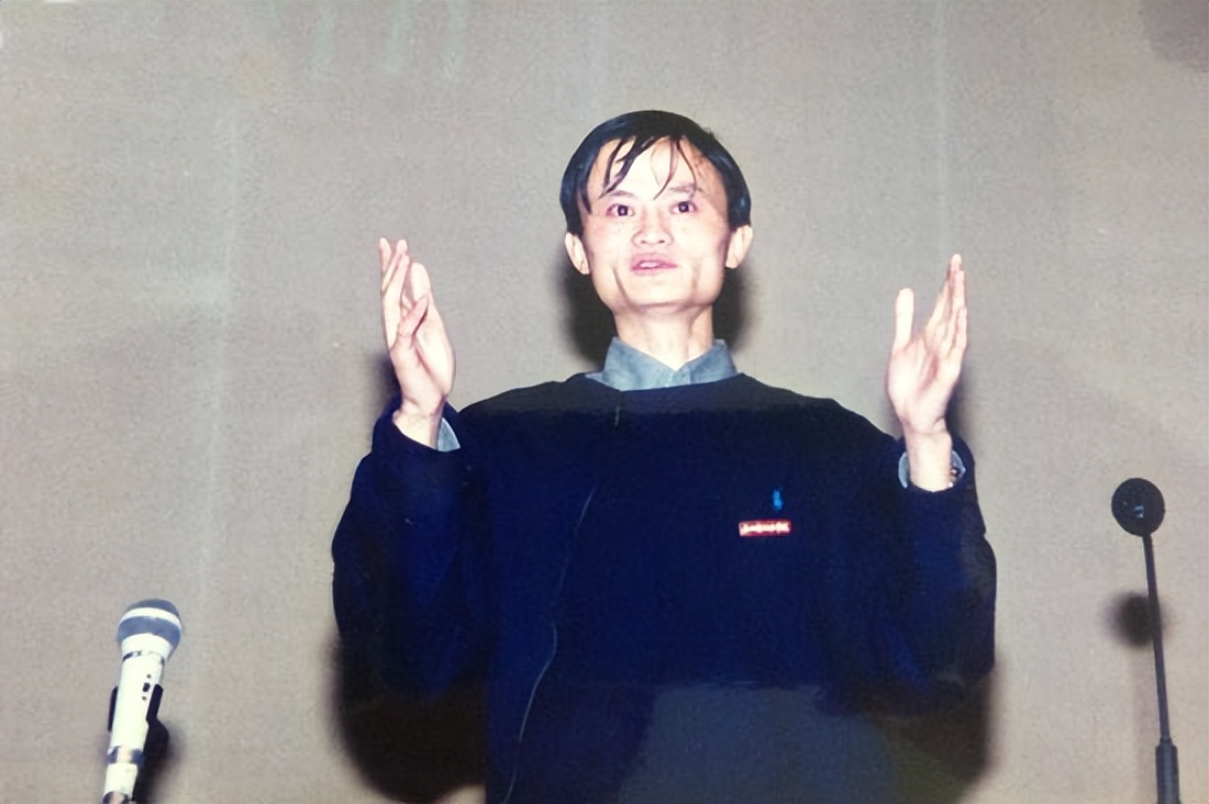 Old photos of celebrities: Jet Li with long hair, Joey Wang in a ...