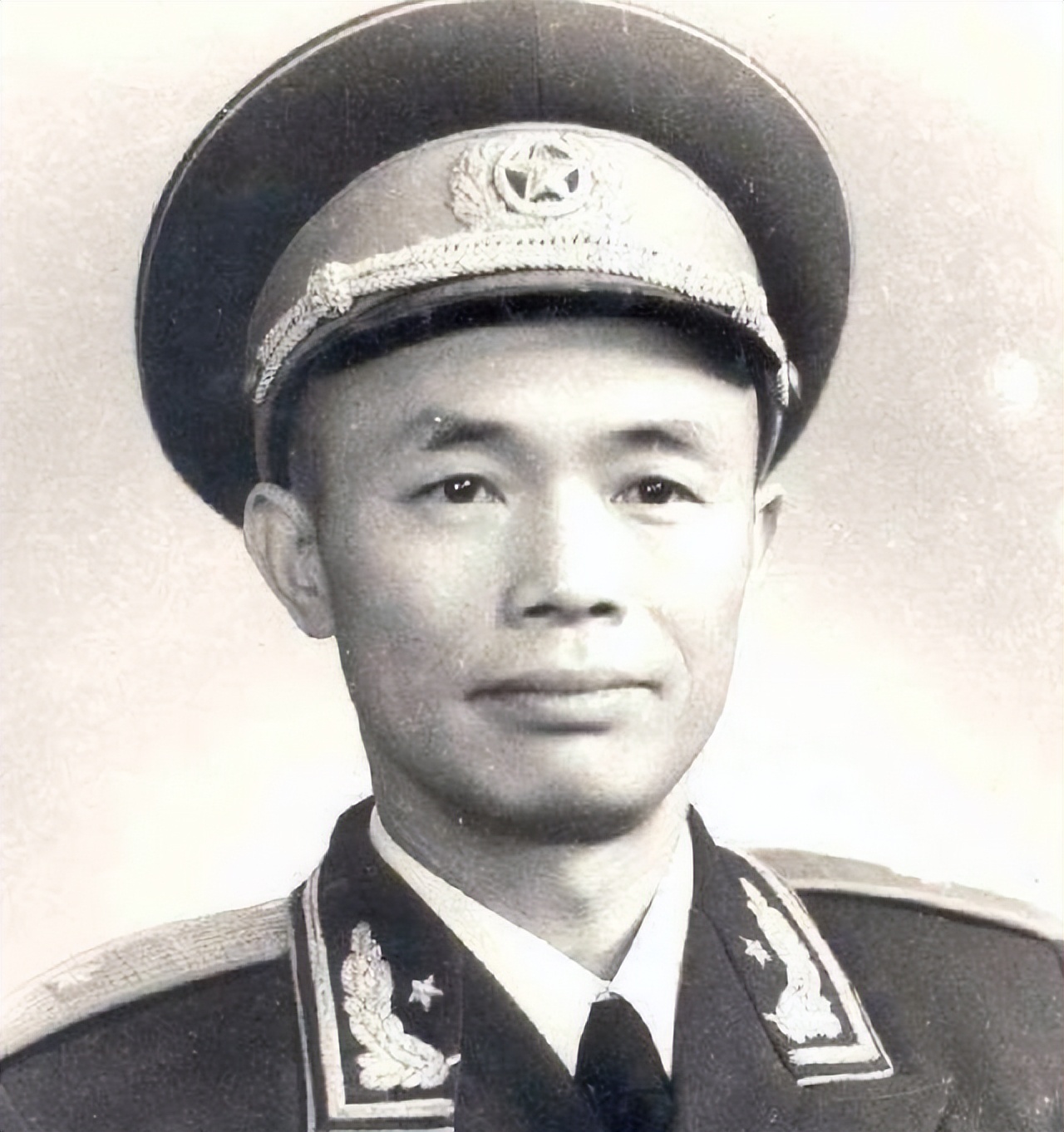In 1959, Zhong Wei, who was expelled from his post because he stood up ...