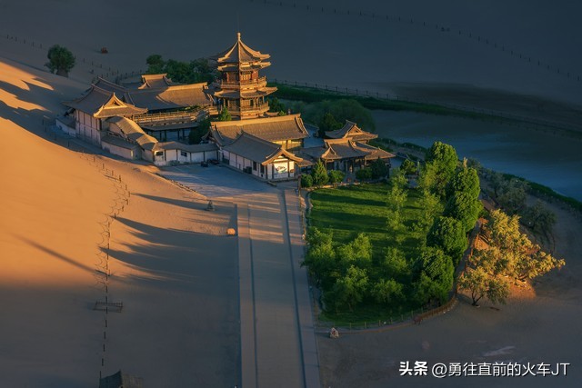 Crescent Spring: A Unique Cultural and Natural Scenery - iNEWS