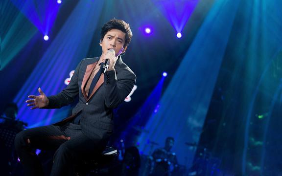 In the past ten years, three singers who have risen rapidly in the ...