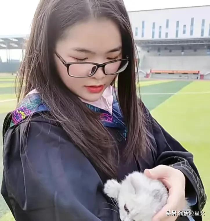 It is a pity that Wang Liyun, a talented graduate student of Tsinghua ...