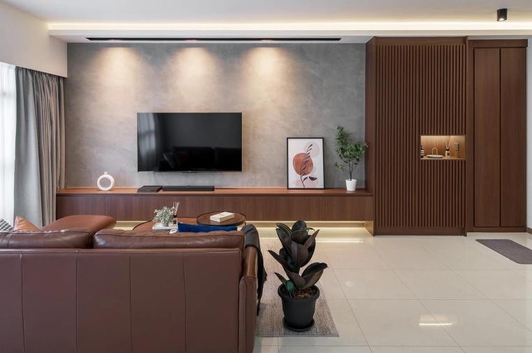 There is no main lamp in the living room, and the ceiling can be ...