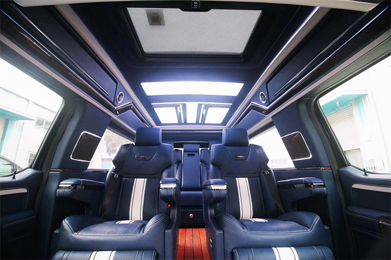 Large SUV Ford Valiant, a multi-functional vehicle, the original pickup ...