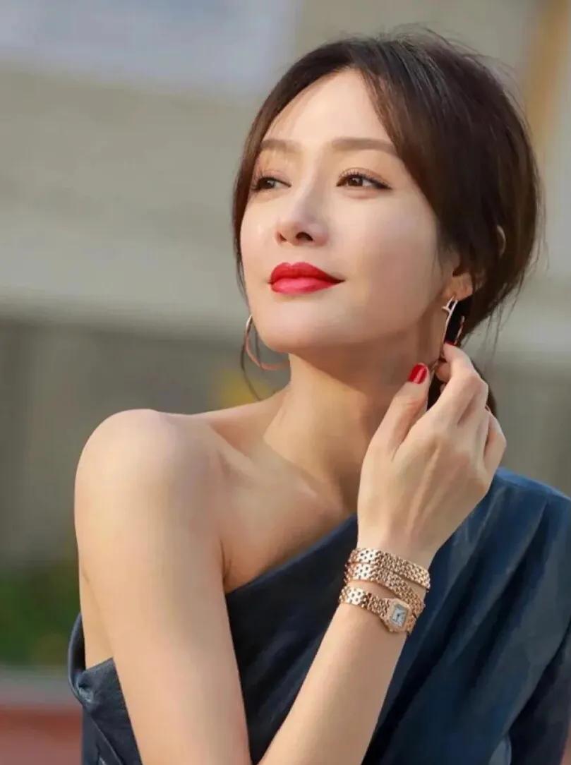 Qin Lan was hit on the chest by an actor and was domineering and fanned ...